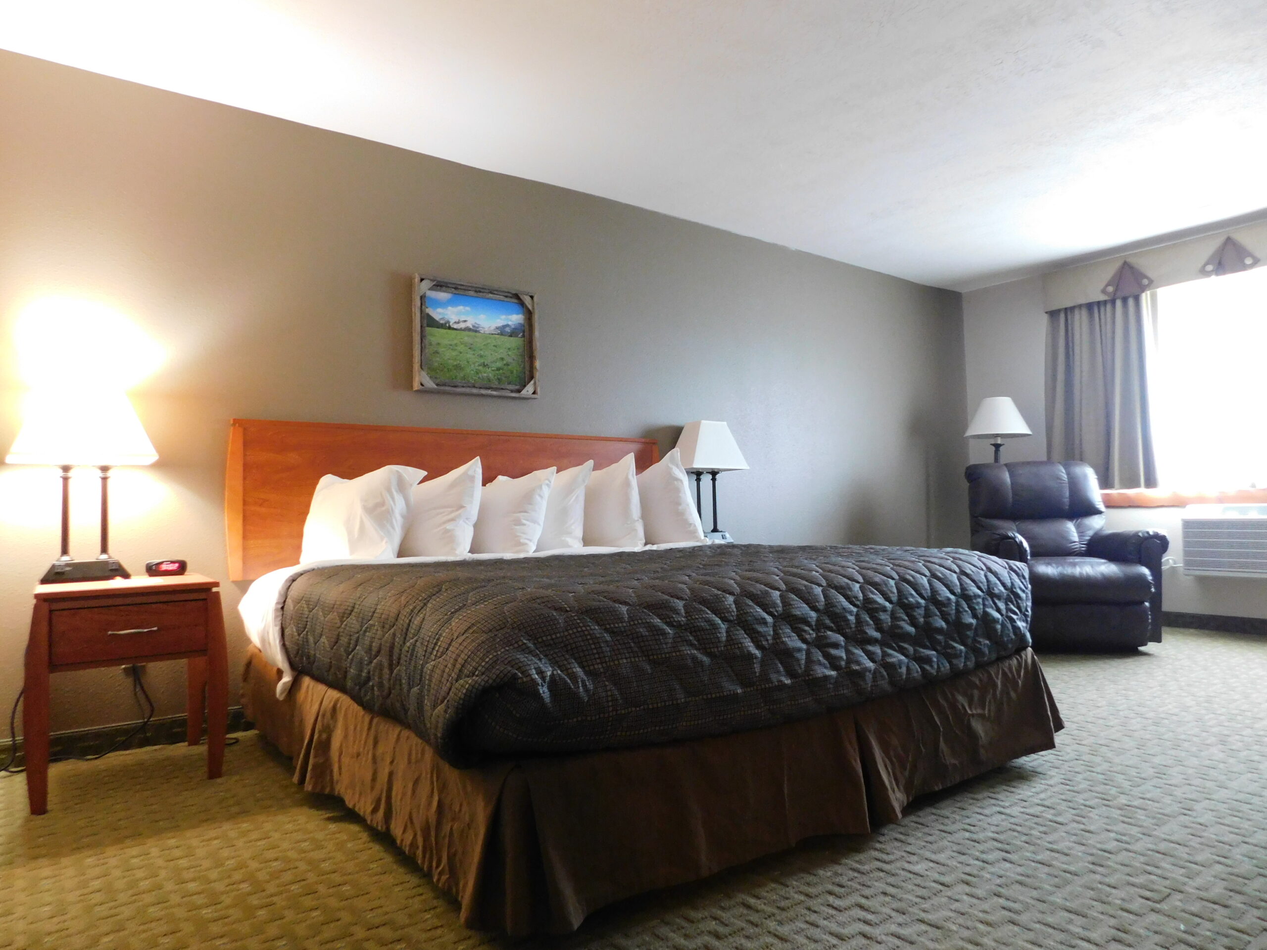 Room Types – Stage Stop Inn